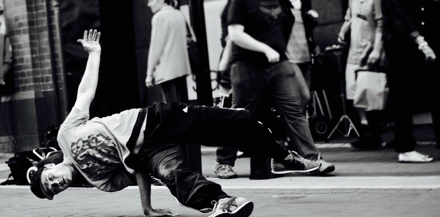 dancing on my own – WINDSTREWN