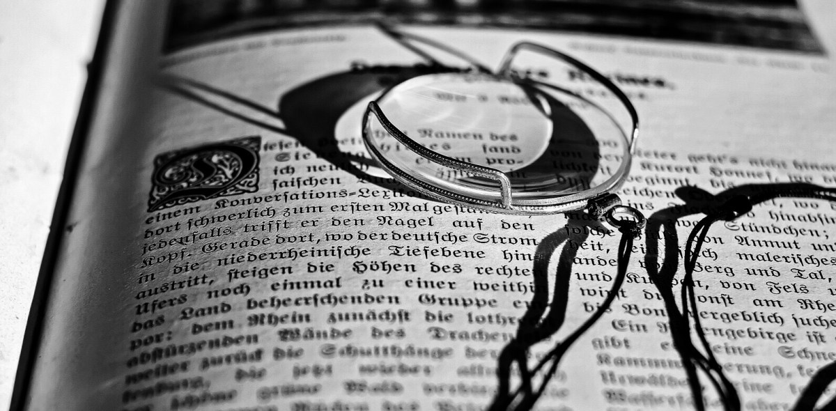 quizzing glass – WINDSTREWN